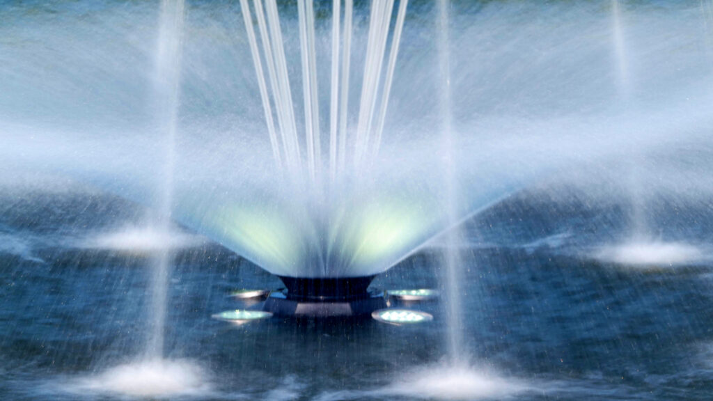 Fusion Super Lily – World Leading Manufacturer of Fountains and Display Aerators